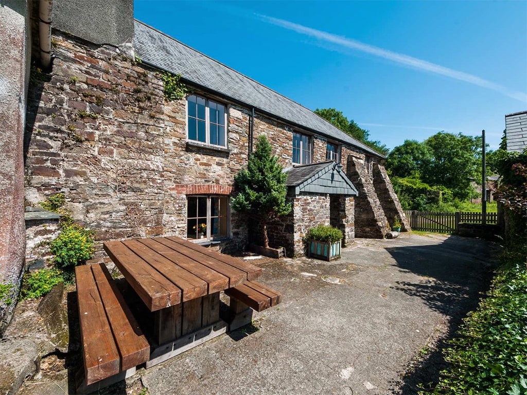 Crocadon Farmhouse, St Mellion | Holiday homes in Saltash & Torpoint